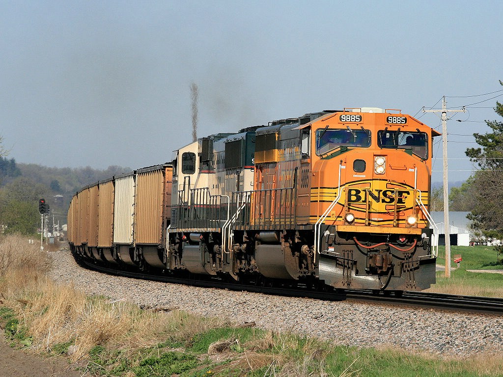 BNSF 9885